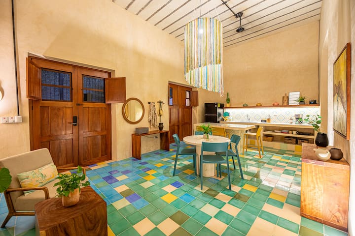 Central Location - Dip Pool, Perfect For Couples - Merida