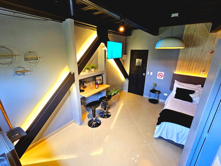 Charming Loft Near Poblado - A/c - Fast Internet - Medellín