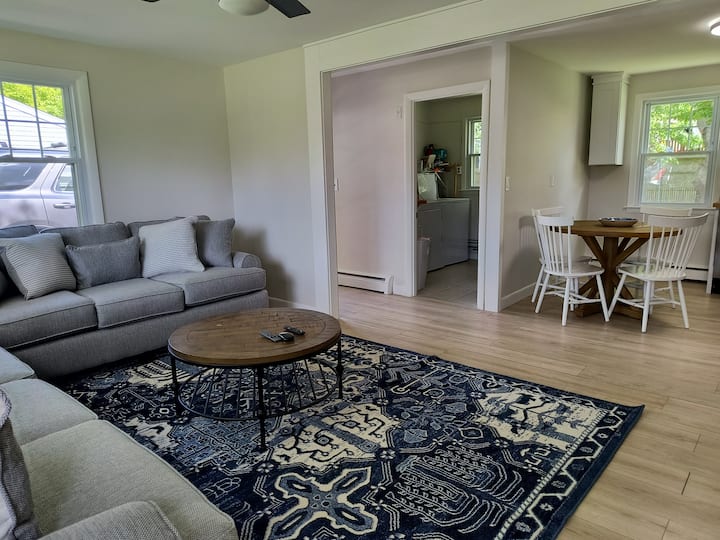 Beachy Summer Cottage - Newly Renovated (3br)! - Newport, RI