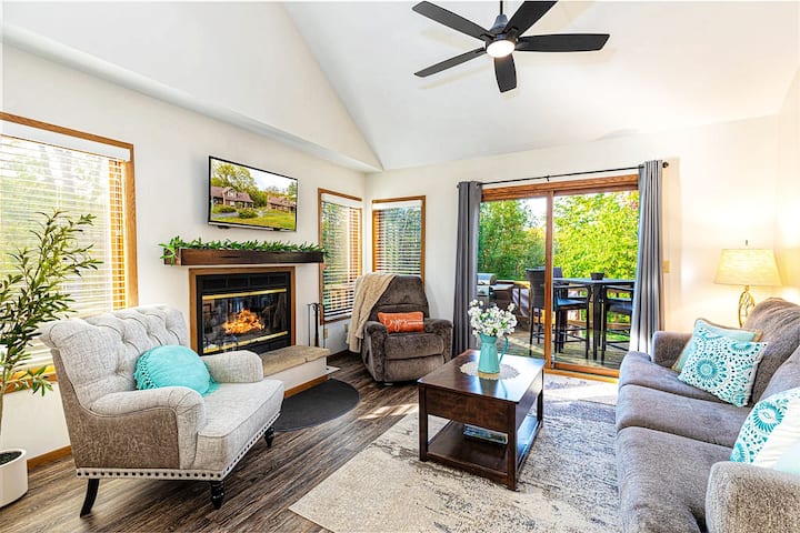 Serene 2 King Bd Golf Villa, Fireplace, Near Spa - Galena, IL