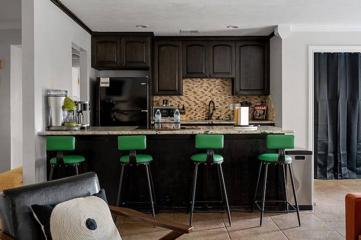 Cowboy Casita: Game Room+patio+firepit- The Colony - Lewisville, TX