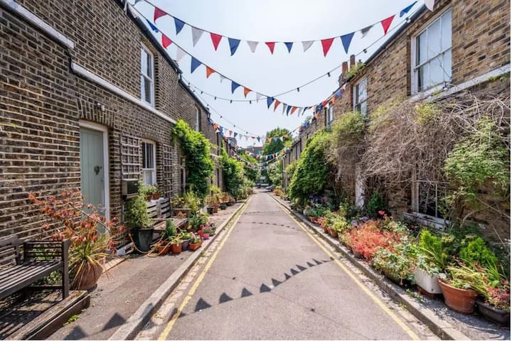 Cute 2-bed House In A Picturesque Greenwich Street - Londres