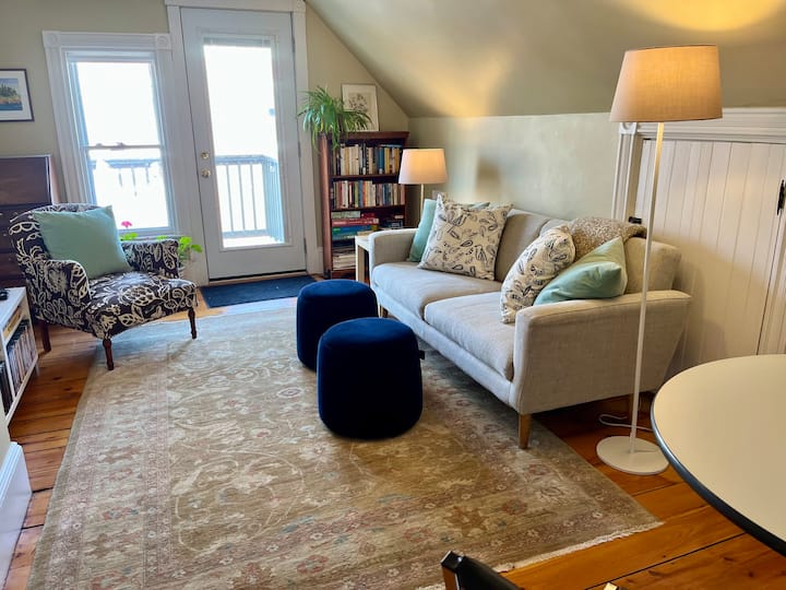 Enjoy Private Outdoor Deck And Downtown Location! - Portland, ME