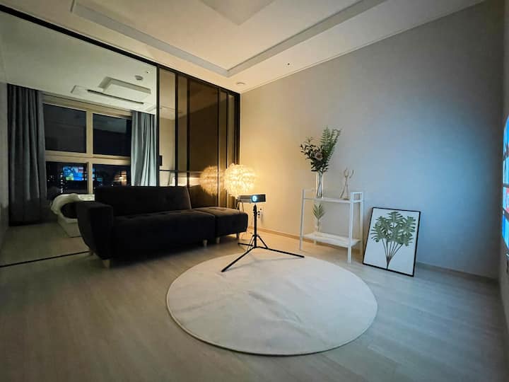 Best Room ! 신축 & 고층뷰 #화이트톤 & 깔끔, #공기청정기, 오픈특가 - Busan