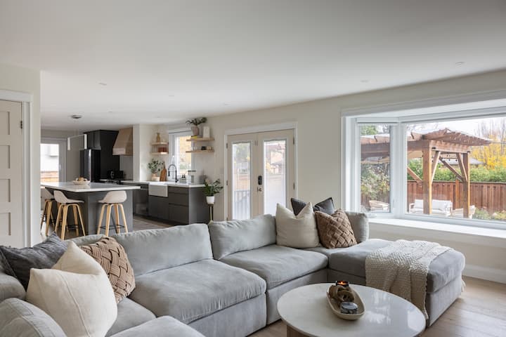 You Wont Want To Leave. 4 Bdrm Oasis In Waterdown - Burlington
