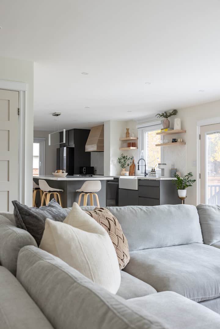 Pristine Spacious 4br Home Away From Home - Burlington