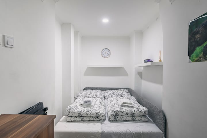 Budget Apartment Near St. Stephen's Basilica - Budapeste