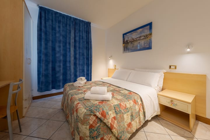 Venice Holiday Hostel–(b&b Aurora) - Venice