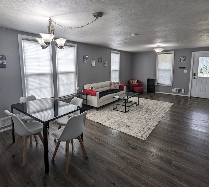 Stylish 2br/1ba Bungalow W/office And Free Wi-fi - Spokane Valley, WA