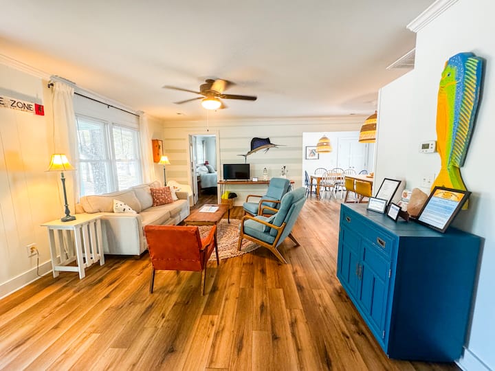 Blazing Sandals Oki - Huge Fenced Yard! - Oak Island, NC