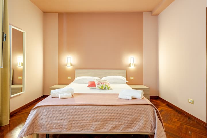 City Love Rooms - Pink - Syracuse