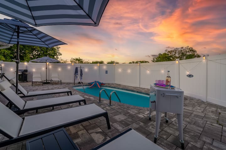 Sundaze- Fully Stocked Home- Games- 2 Mi To Beach - Madeira Beach, FL