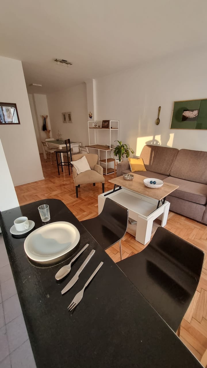 Confortable 65 M² C/cochera Privada Y Vista Urbana - ブエノスアイレス