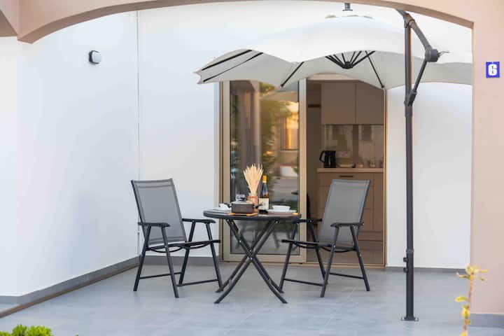 Walk To Beach & Casino-bungalow 2 - Girne
