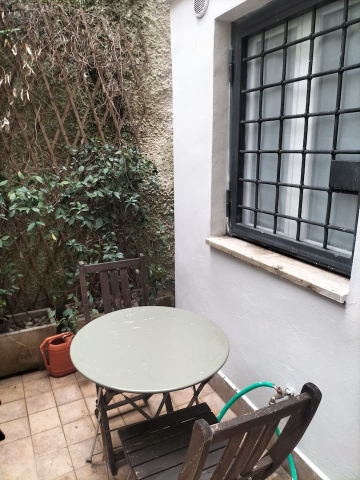 Roma: Casa Con Cortile!!! Occasione - Italy