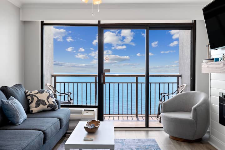 Renovated 1 Bedroom Oceanfront Condo Sleeps 6 - Myrtle Beach