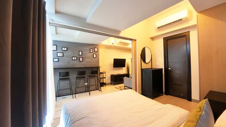 Industrialized Design Unit In Uptown Bgc (B21) - Taguig