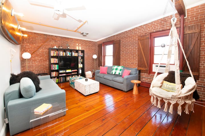 Spacious Artist Loft With Office & Parking - Newport, RI