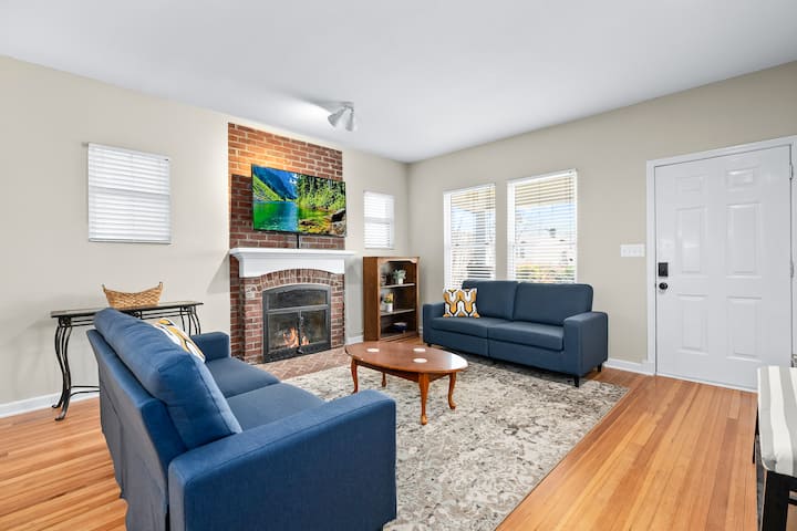Spacious Century Home | Near Dwtn, Museums & Park - Fort Smith, AR
