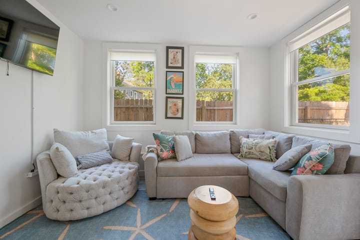 Quaint Chalet W/salt-heated Pool - Greenport, NY