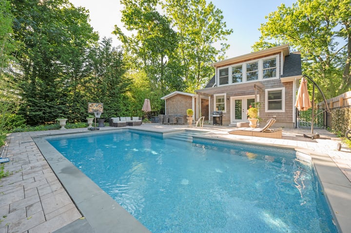 Quaint Chalet W/salt-heated Pool - Crescent Beach, Shelter Island