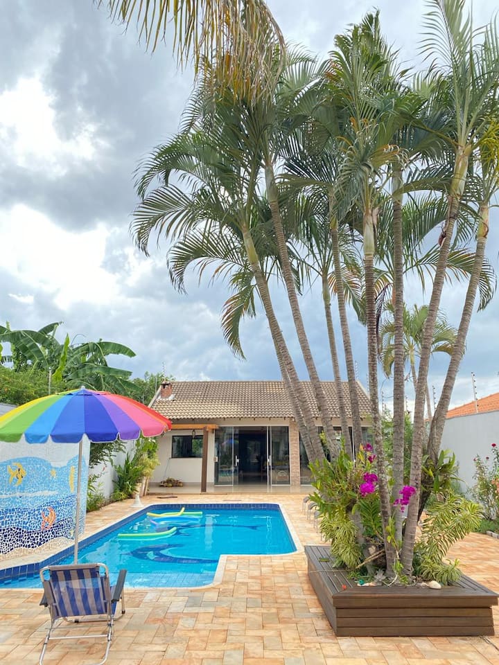 Casa Com Lindo Espaço De Lazer, Com 02 Quartos - Maringá