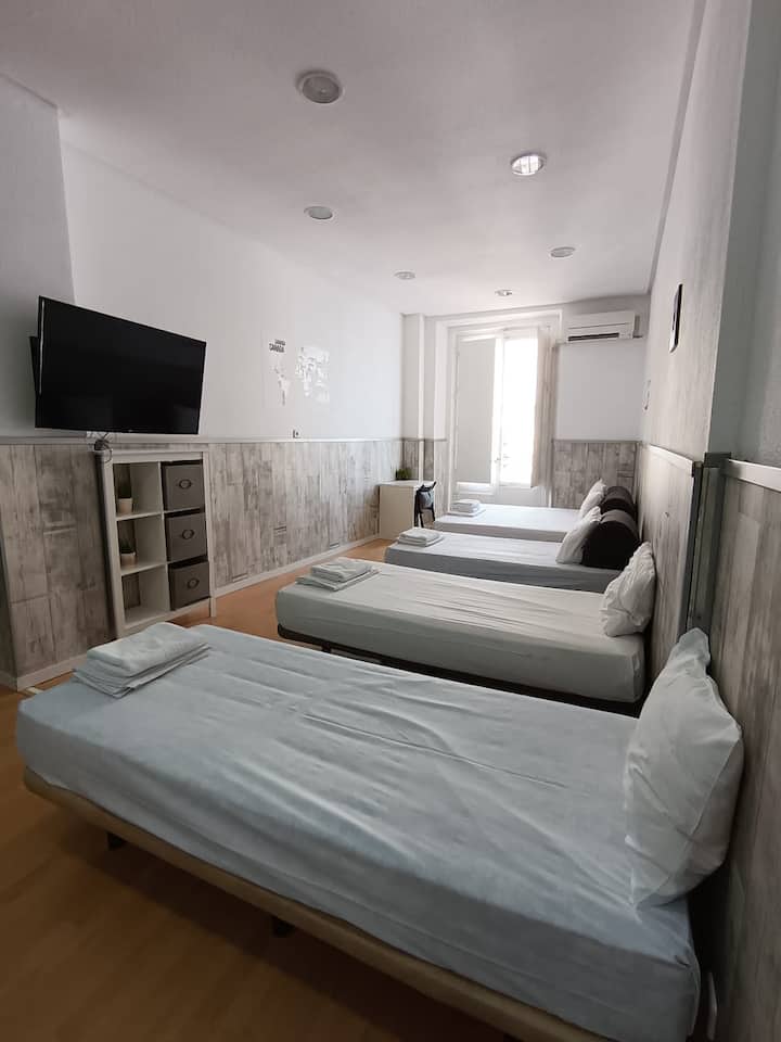 Aparsol Estudio Con Balcón 319 - Madrid
