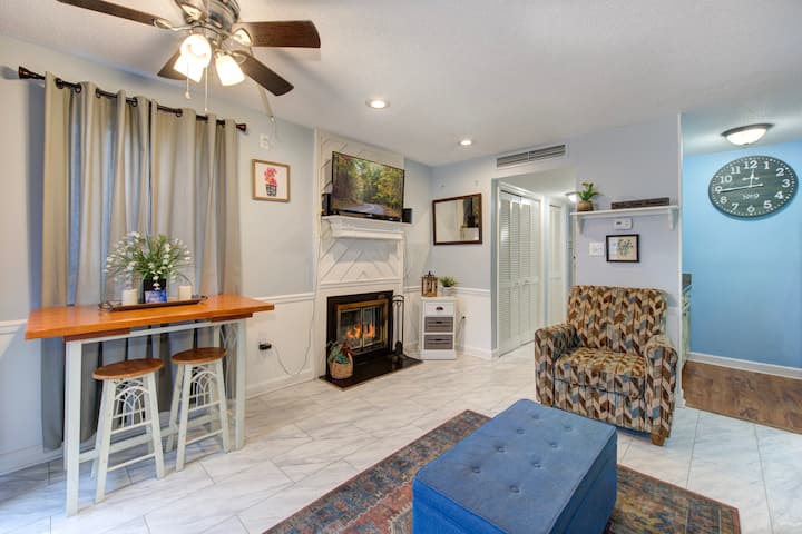 Studio! Summit Getaway! Indoor Pool/ Hot Tub! - Gatlinburg, TN
