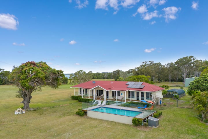 Beachfront Hervey Bay Homestead - Hervey Bay