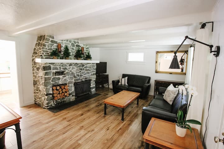 Spacious Log Home - Port Alberni
