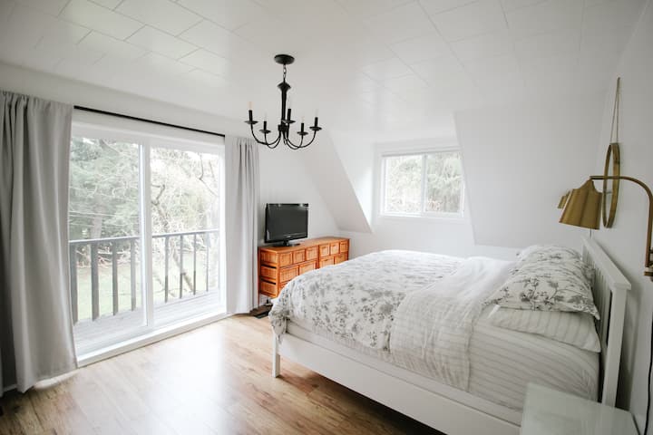 Spacious Log Home - Port Alberni