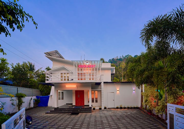 Entire 5 Bedroom Pool Villa In Munnar - Munnar