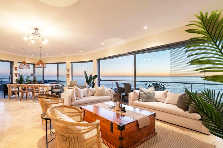 Stylish Penthouse With Backup Power & Ocean View! - Kaapstad