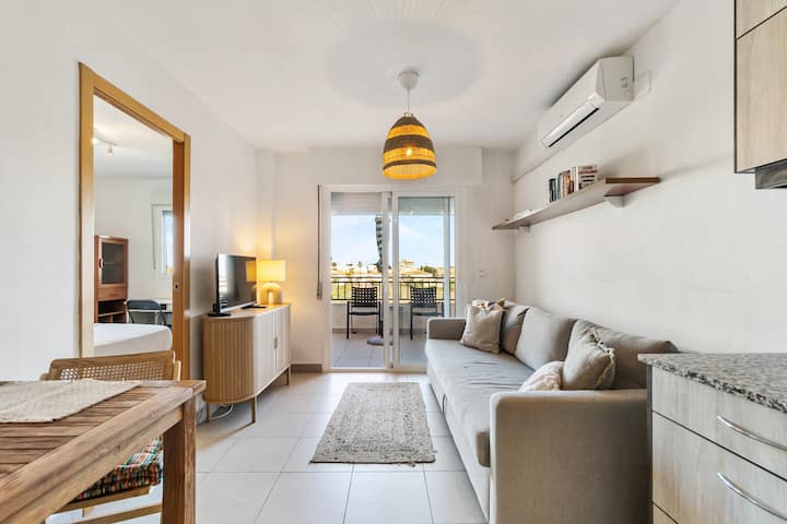 Cosy One-bedroom Holiday Home With Unique Views - Torrevieja