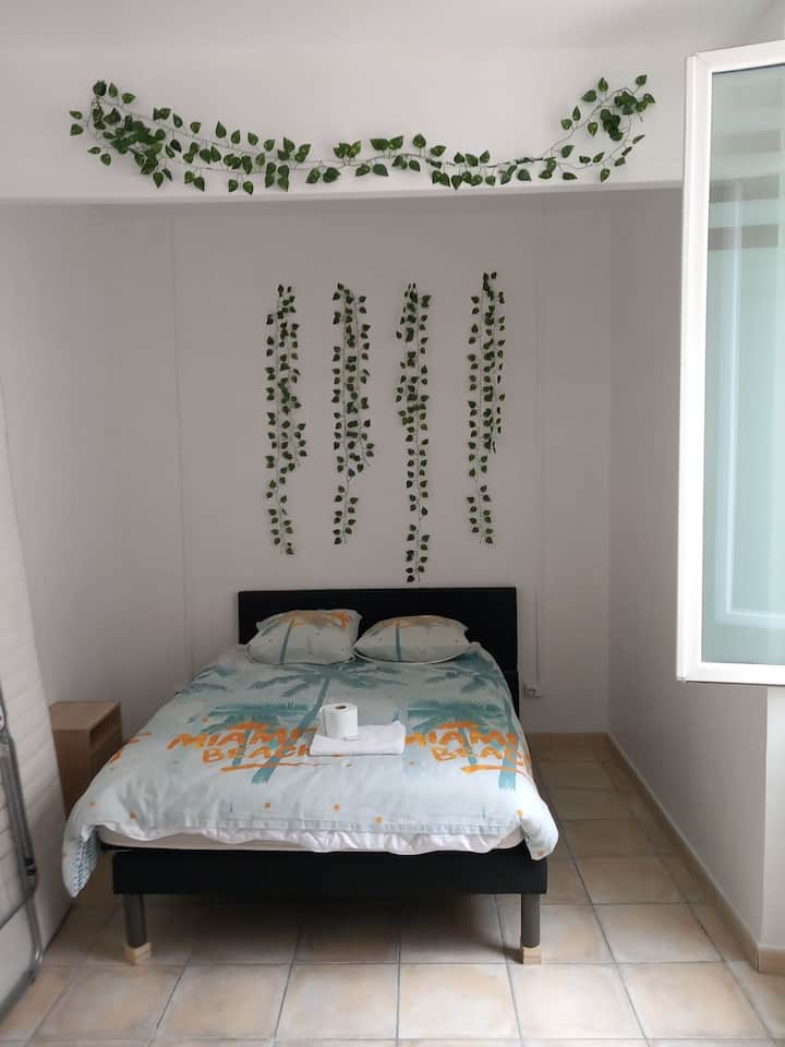 Chambre Privée Sécurisée, Sdb Et Cuisine Partagée. - Toulon