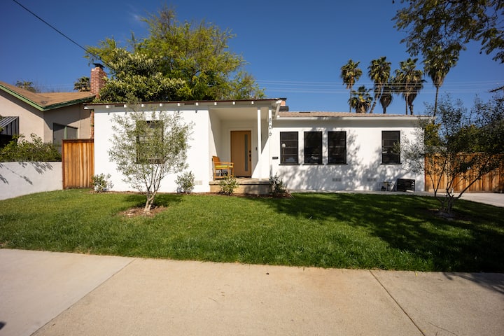 Stylish, Remodeled 3 Br Bathed In Light + Backyard - Altadena, CA