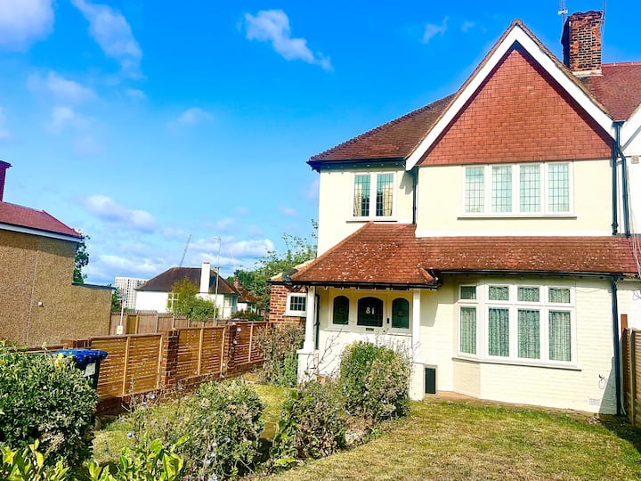 Charming 3-bedroom North West London Home - London
