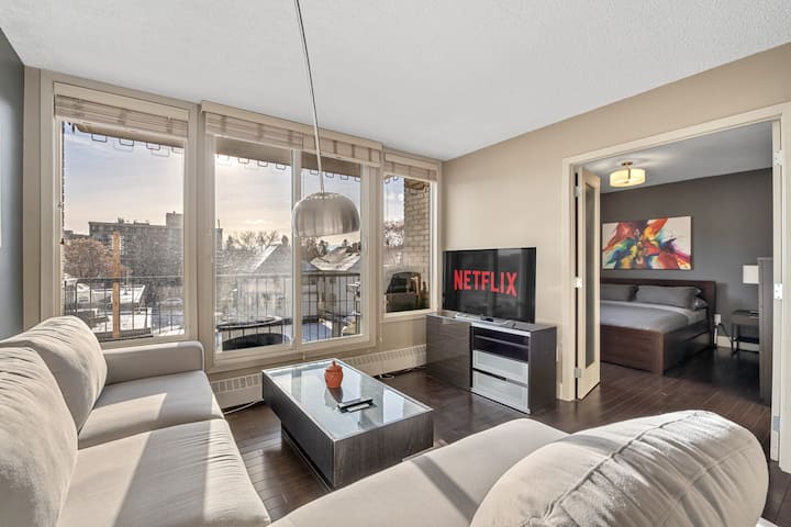 Mins To Stampede | Parking | Central Dt Condo - Calgary