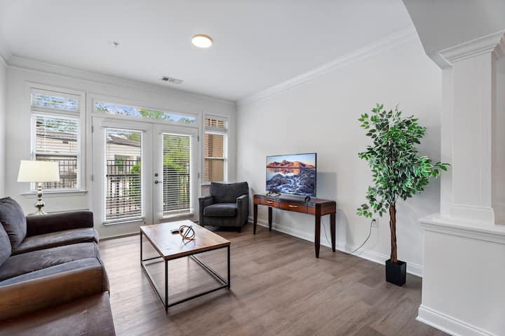 The Arboretum 2br W/ Balcony & Hardwoods 1 - Cary, NC