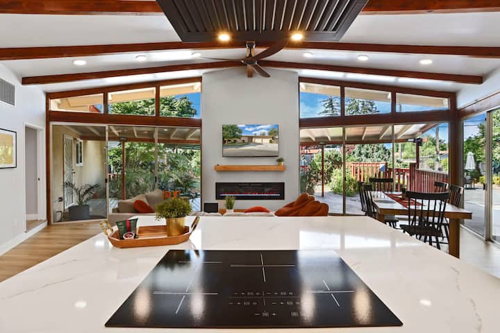 Modern| Pool| Pond| Arcade |Quiet|location| Safe - モデスト, CA