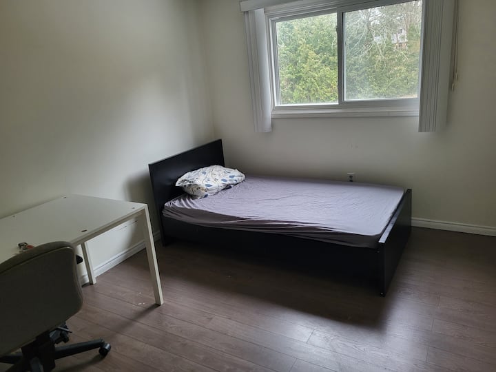 Lovely Room In Kitchener - Waterloo