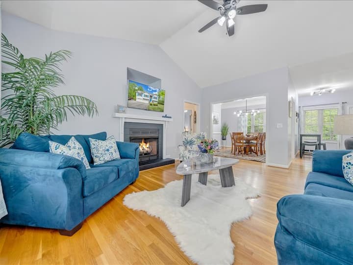 Modern Lake Access Retreat. Hot Tub & Pet Friendly - Leesville Lake, Gretna