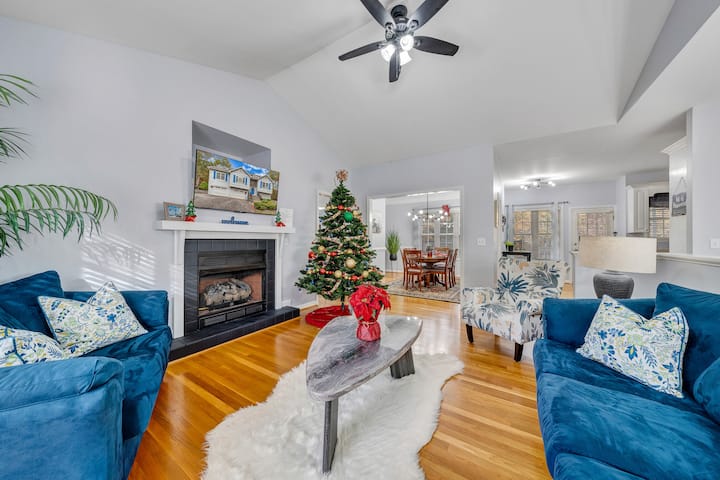 Modern Lake Access Retreat. Hot Tub & Pet Friendly - Leesville Lake, Gretna