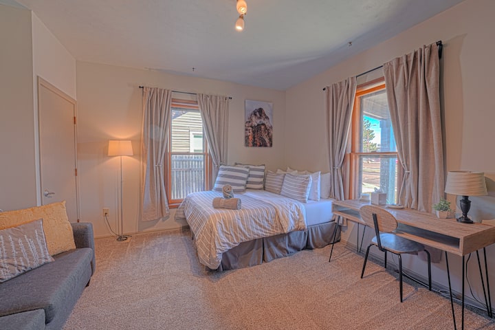 2br Olde Town Escape | Pet Friendly | Dining - Arvada, CO