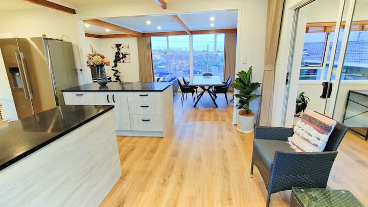 Relaxing Holiday Home Close To Town And Lake - Taupō