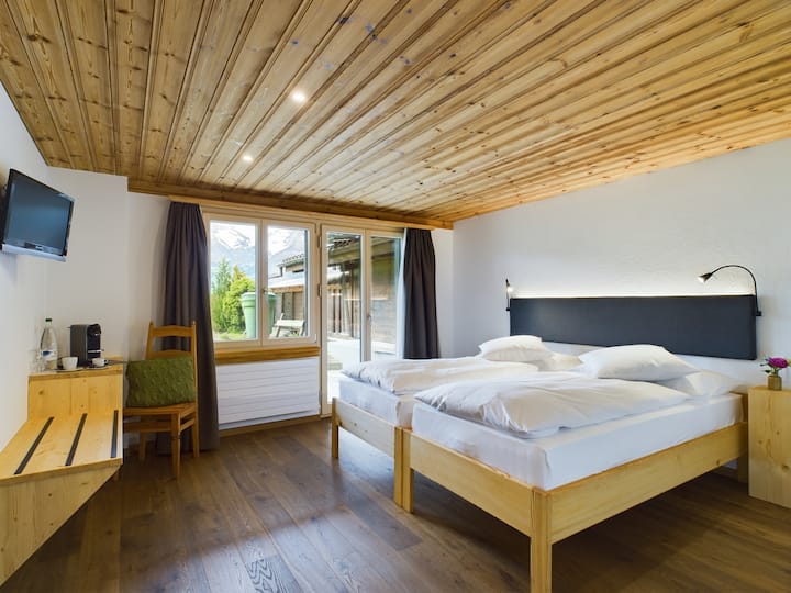 Bergblick Lodge-standard Doppelzimmer
Neueröffnung - Spiez