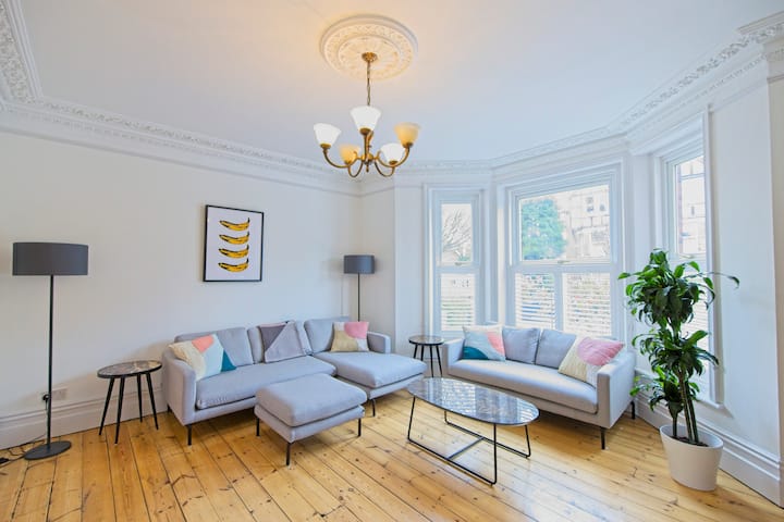 Luxury 5-bed Family Home | Private 2-car Parking - Dover, UK