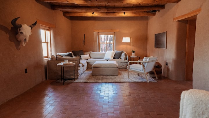The Old Church Adobe - Historic Corrales Home - Corrales, NM