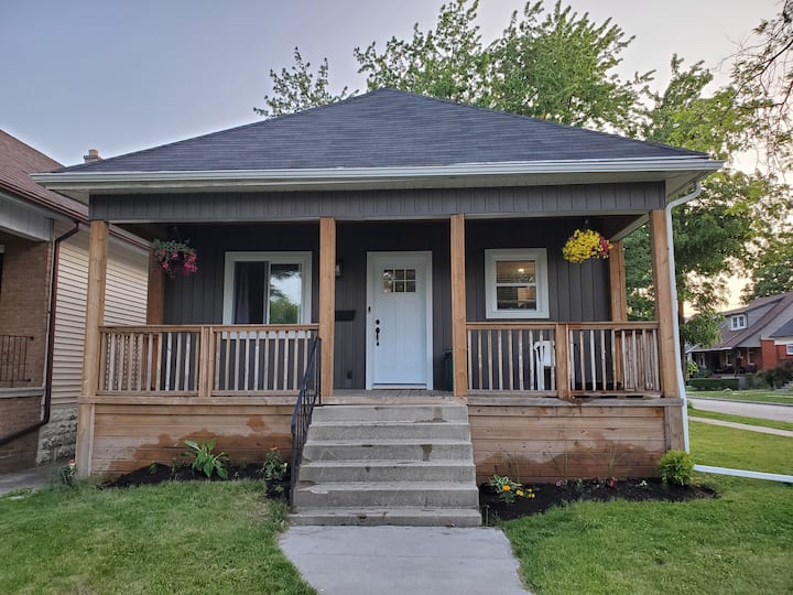 Cozy Corner Home In Windsor - Windsor, ON, Canada