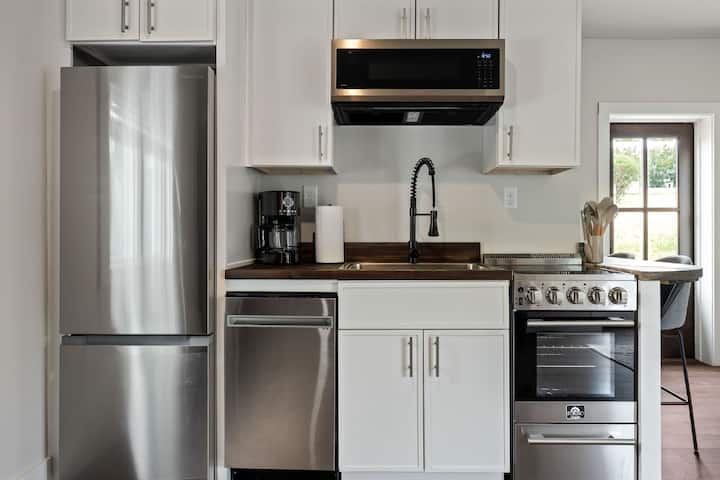 Driftwood Cottage A Crisp Air, Warm Lake Stay - Dale Hollow Reservoir, TN